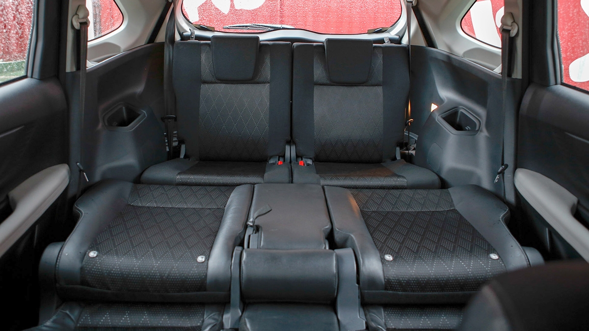 Ingat Kembali Profil dan Spesifikasi Toyota Veloz, Premium Cross MPV ...